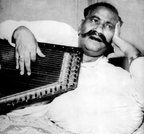 8 Pakistani Classical Singers Who Proved That Music Knows No Boundaries